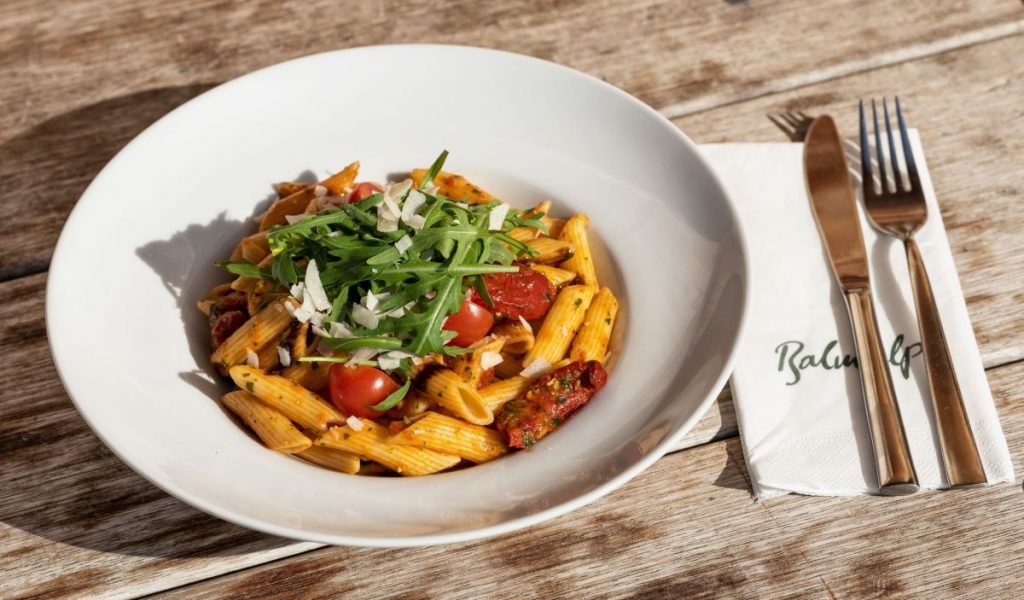 Welcome to Lech; ski resort guide, ski runs & apres